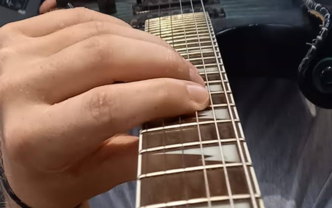 String Noise: 5 Ways How to avoid buzzing strings – HERETICA