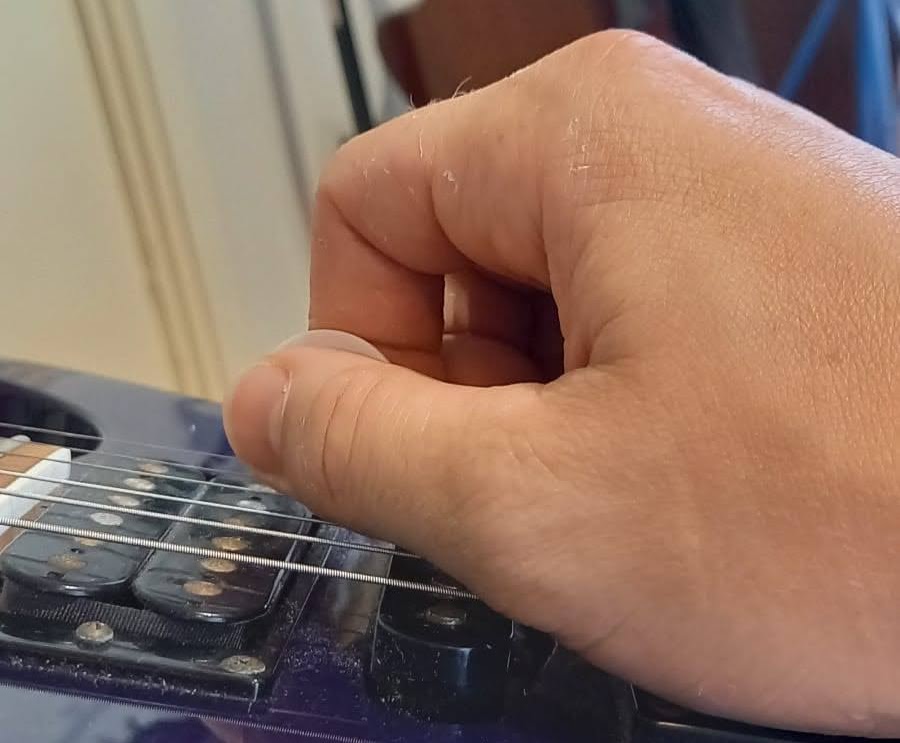 String Noise: 5 Ways How to avoid buzzing strings – HERETICA