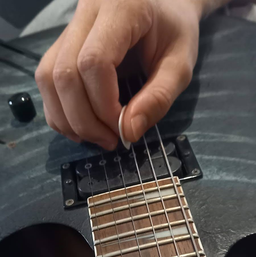 String Noise: 5 Ways How to avoid buzzing strings – HERETICA
